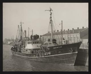 A photographic print of Fishing, Trawlers | Science Museum Group Collection