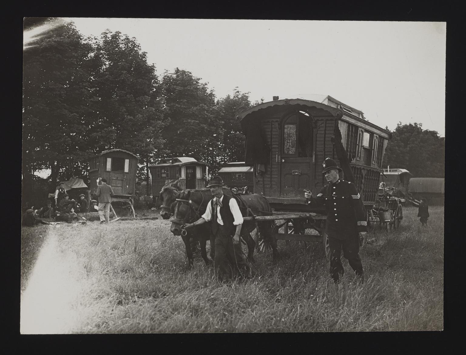 Daily Herald Photograph: Romany Gypsy community at Epsom | Science ...