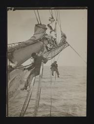 Daily Herald Photograph: James Jarché photographs the Abraham Rydberg ...