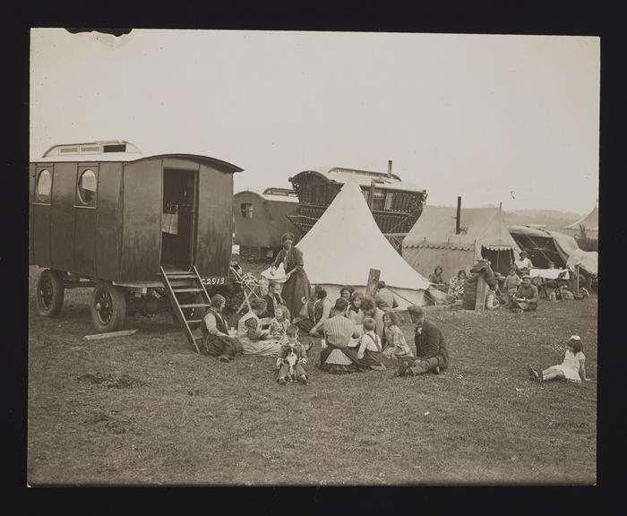 Daily Herald Photograph: Romany Gypsy community at Epsom | Science ...