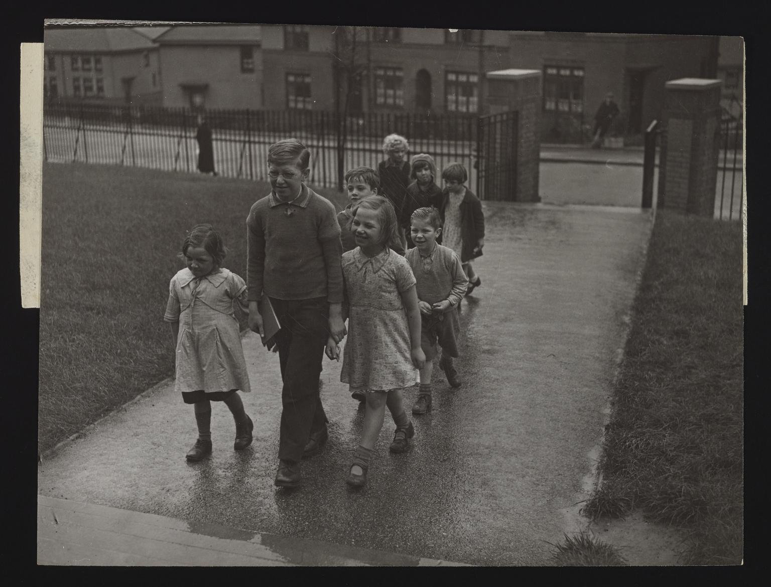 Daily Herald Photograph: Woodthorpe Council School | Science Museum ...