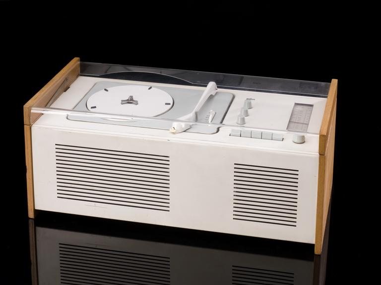 Braun table radiogram, c 1962. | Science Museum Group Collection