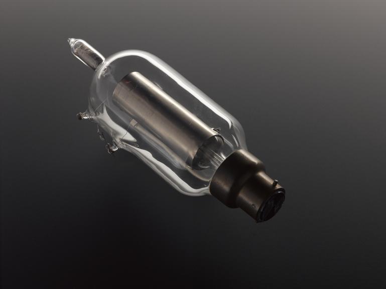 Collection of early valves, 1915-1945 | Science Museum Group Collection