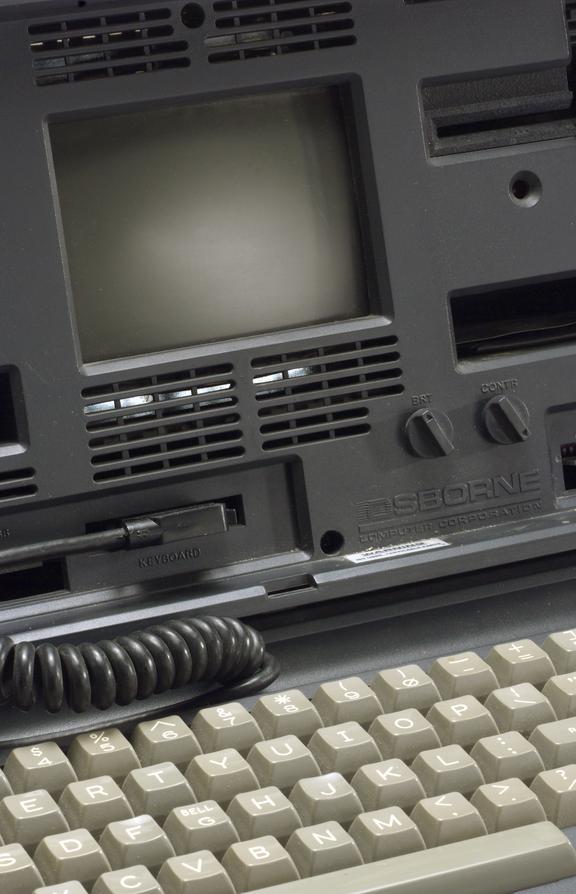 Osborne 1 luggable microcomputer | Science Museum Group Collection