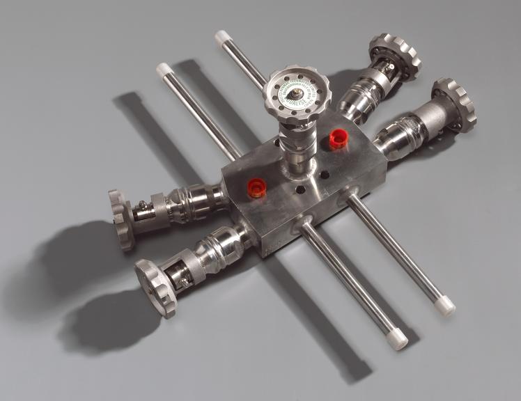 5-valve manifold | Science Museum Group Collection