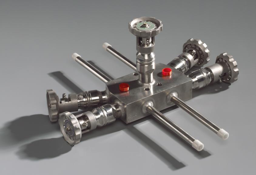 5-valve manifold | Science Museum Group Collection