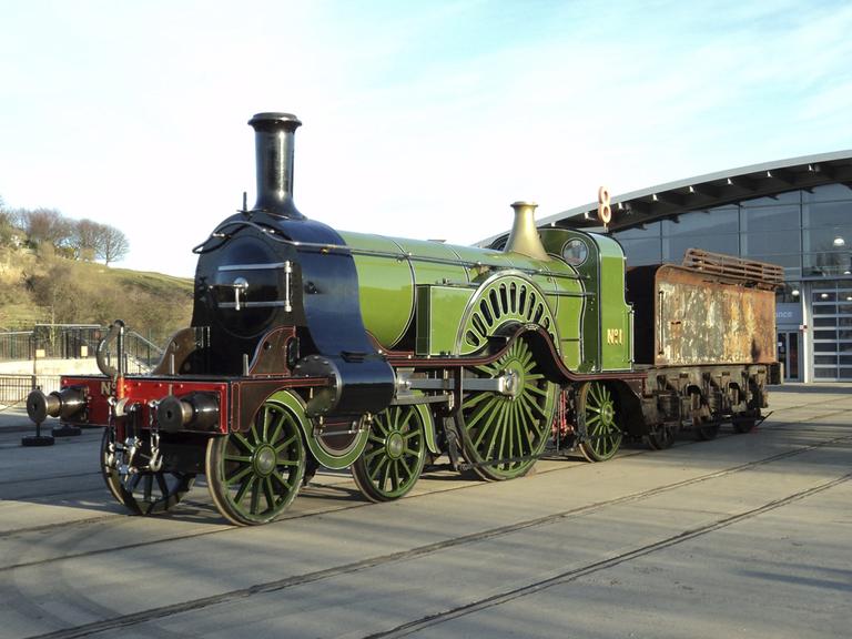 Great Northern Railway 4-2-2 locomotive Stirling Single | Science ...