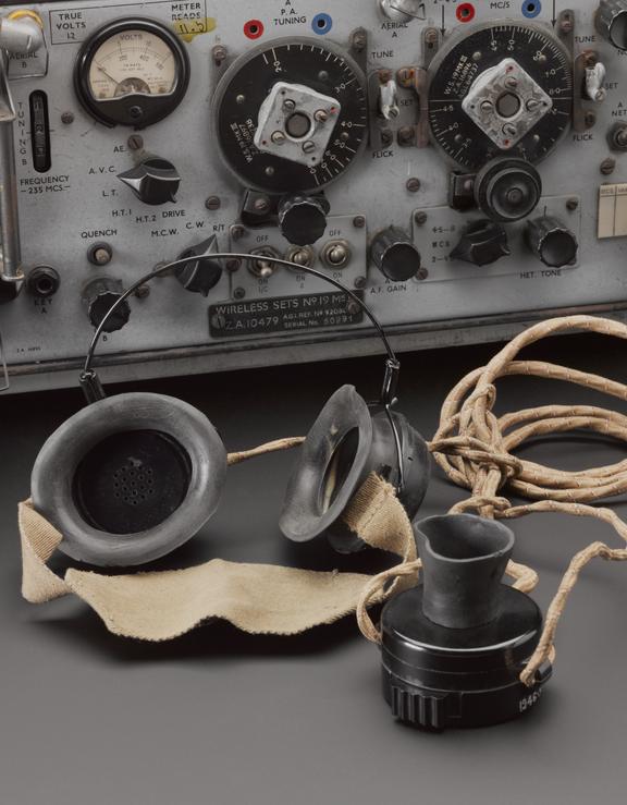Wireless set no. 19 with ancillary equipment, 1942-1946 | Science ...