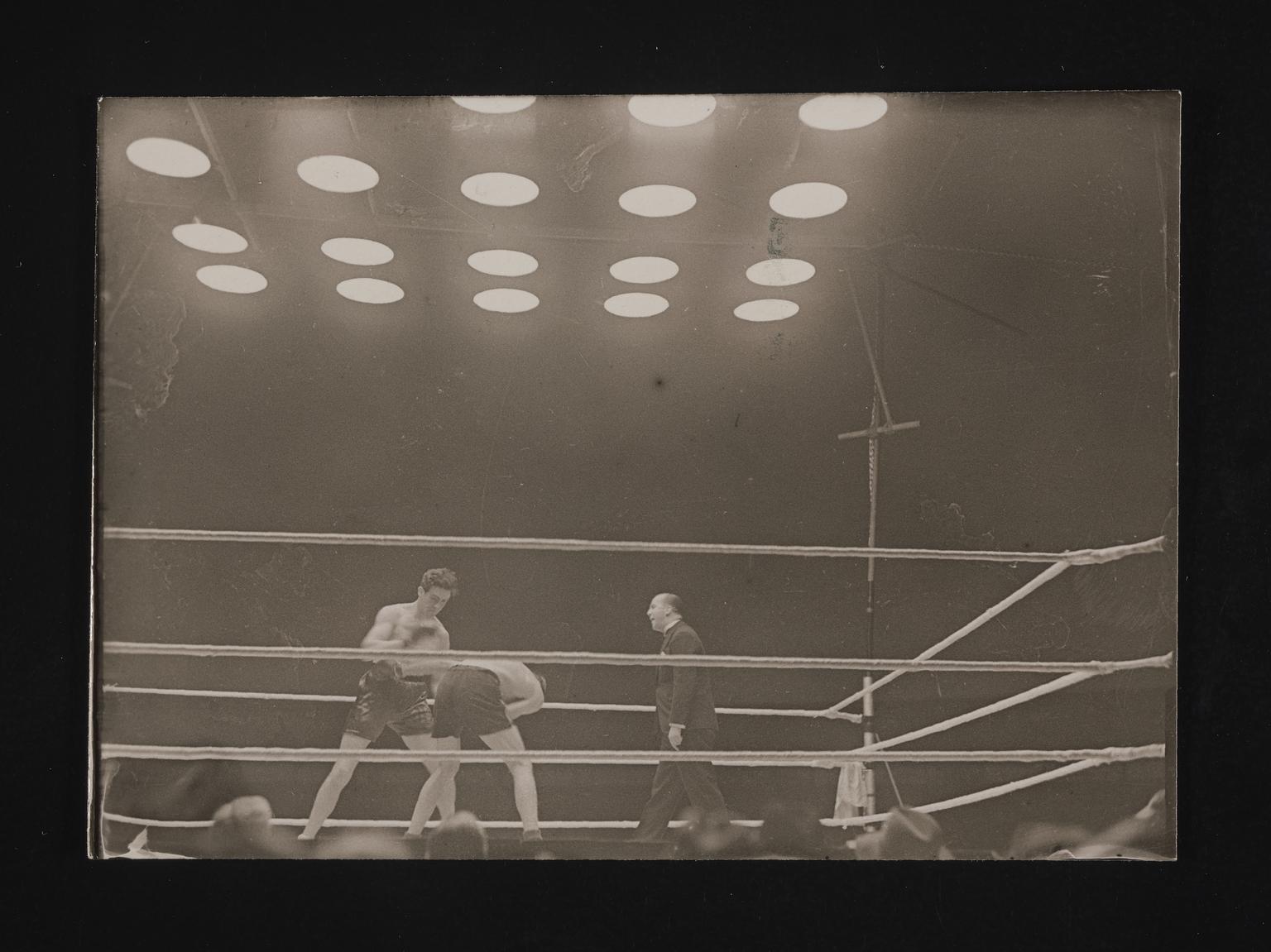 A photographic print of Sports, Boxing, Doyle v Petersen, 12.7.33 ...