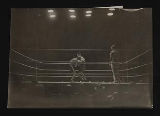 A photographic print of Sports, Boxing, Harvey v Thill, 4.7.32 ...