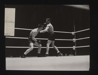 A photographic print of Sports, Boxing, Mizler v Daly, 30.5.38 ...