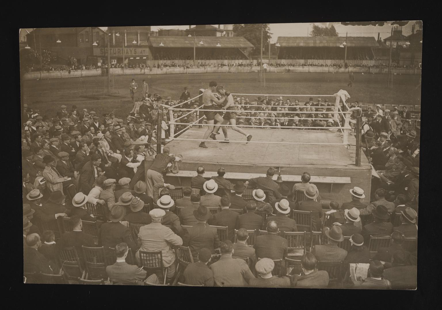A photographic print of Sports, Boxing, Neusel v Pettifer, 26.6.33 ...