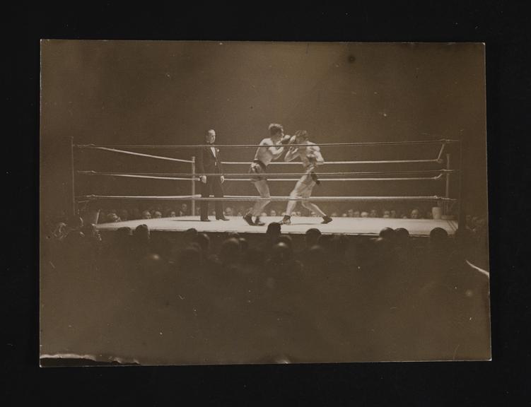 A photographic print of Sports, Boxing, Harvey v Phillips, 13.3.33 ...