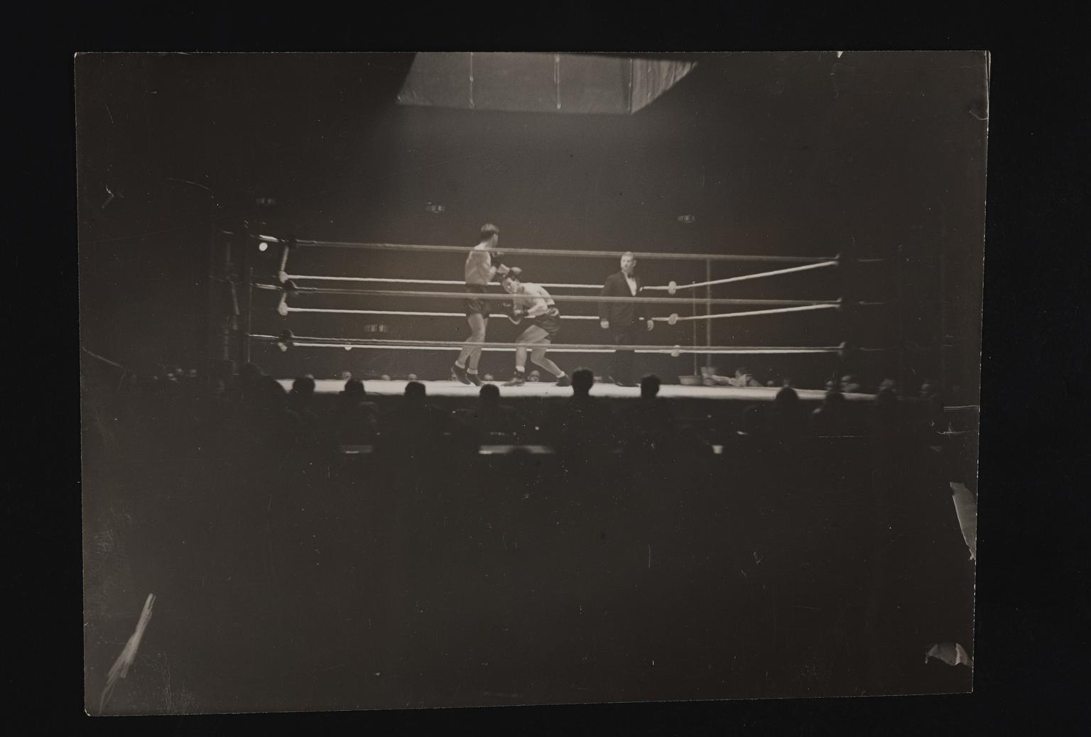 A photographic print of Sports, Boxing, Strickland v Delaney, 29.11.37 ...