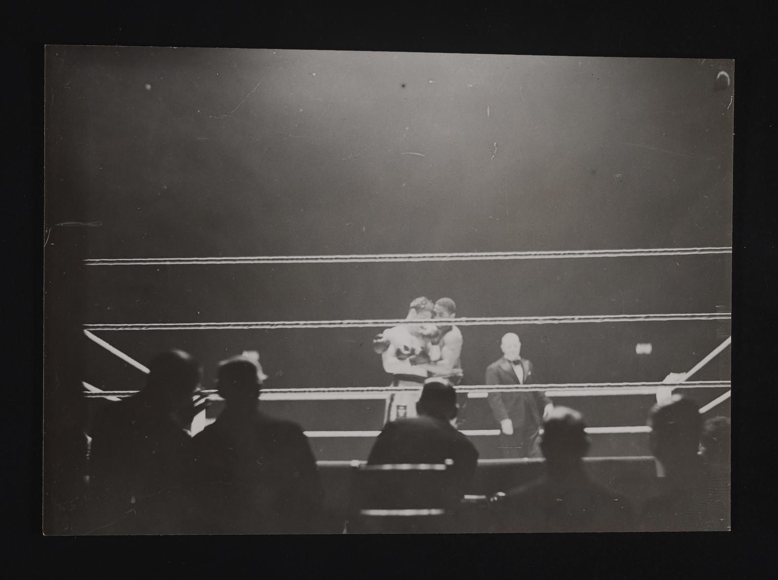A photographic print of Sports, Boxing, Harvey v Lewis, 9.11.36 ...