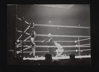 A photographic print of Sports, Boxing, Harvey v Phillips, 1.12.38 ...