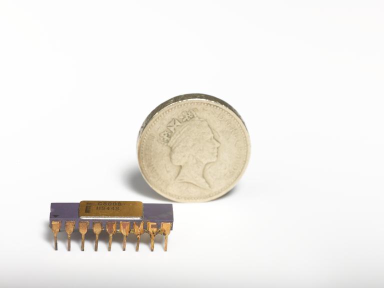 Closed Intel 8008 microprocessor chip, 1972-1977 | Science Museum Group ...