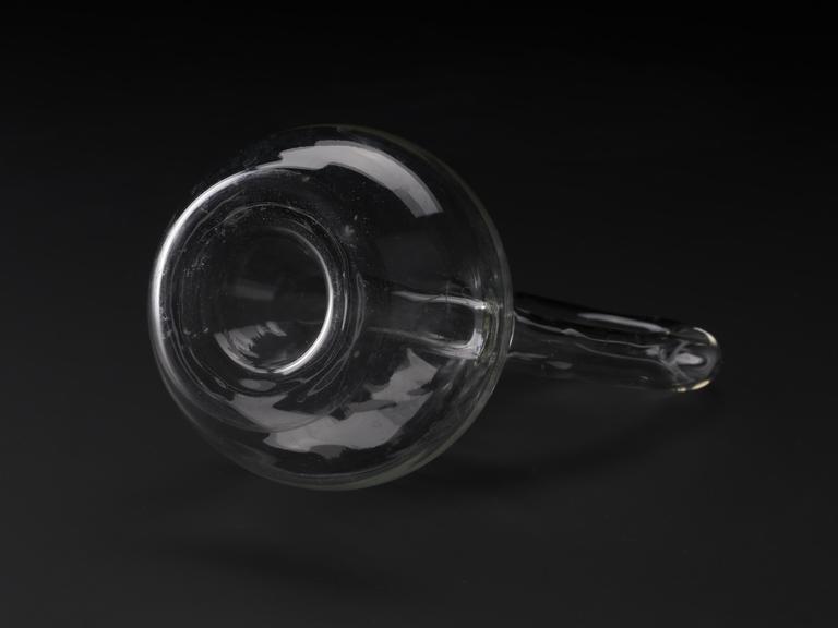 Moulded glass vessel in the shape of a Klein bottle | Science Museum ...