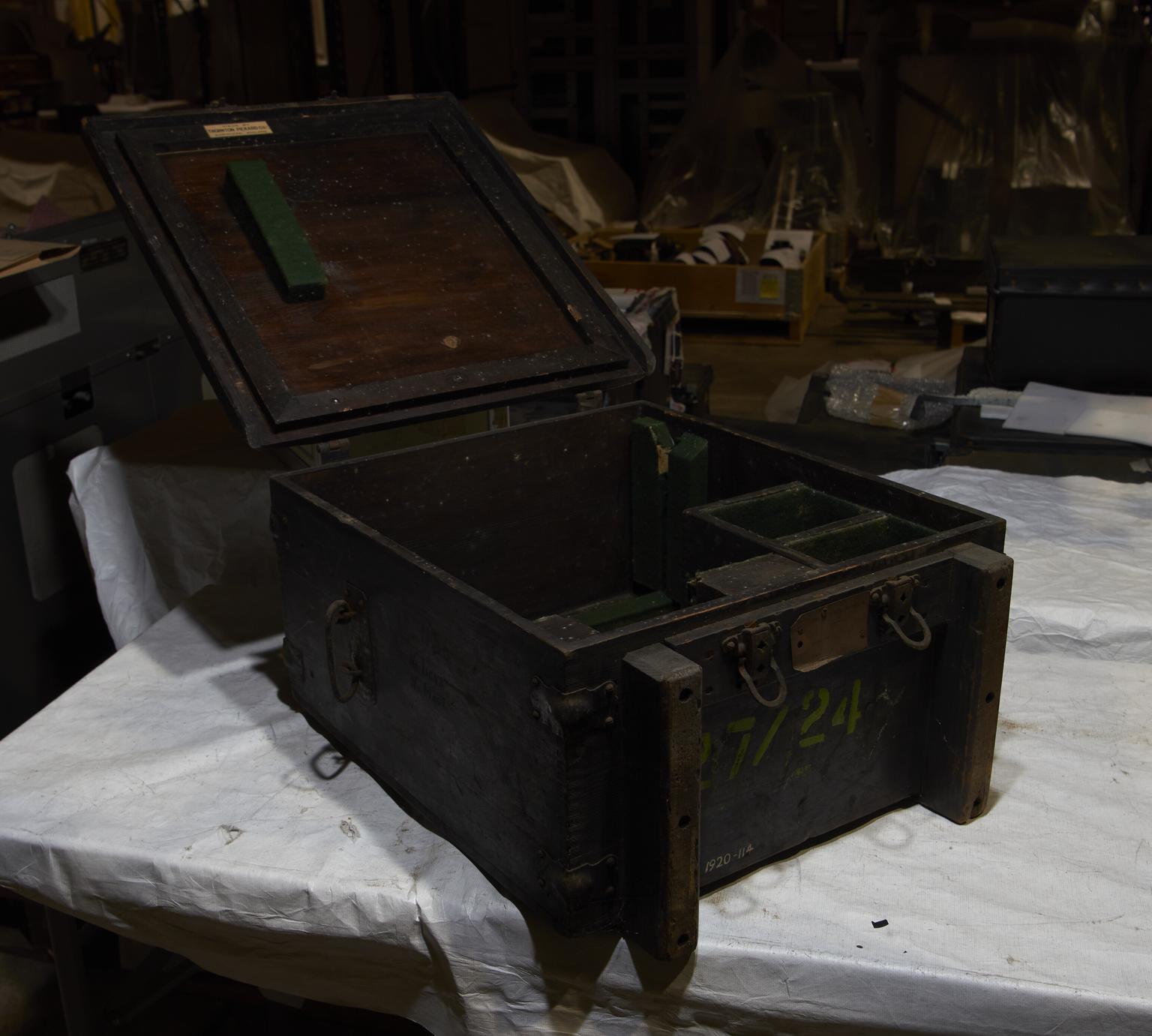 Aerial camera type E, with three magazines, (no lens) | Science Museum ...