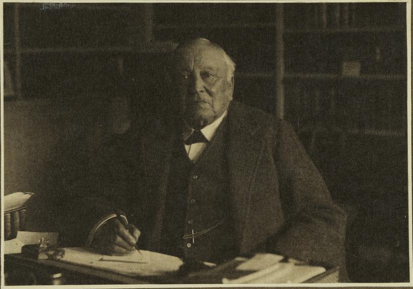 Portrait photograph of Sir Henry Enfield Roscoe, 1914 | Science Museum ...