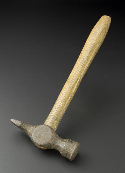 Warrington pattern cross-pein hand hammer | Science Museum Group Collection