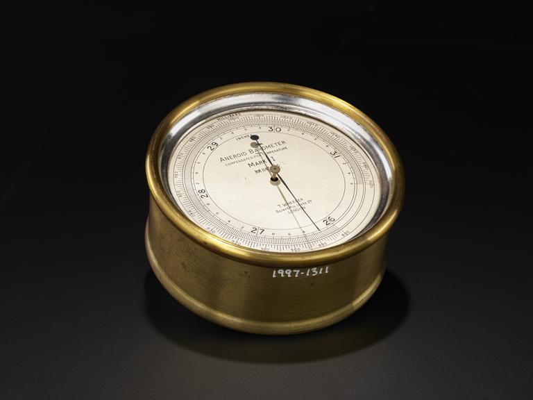 Meteorological Office aneroid barometer Mark I | Science Museum Group ...