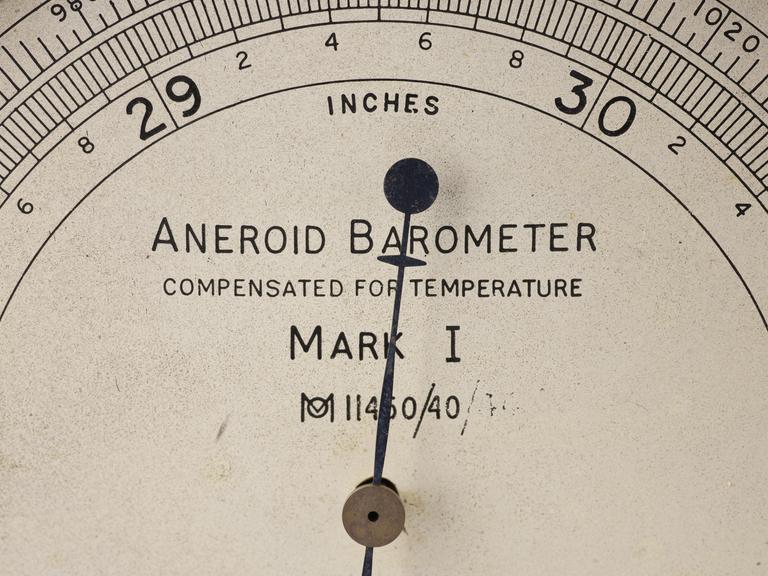 Meteorological Office aneroid barometer Mark I | Science Museum Group ...