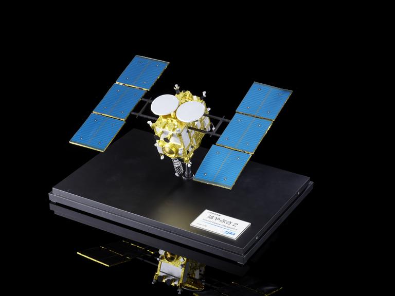 Model of JAXA's Hayabusa2 spacecraft, 1:20 scale | Science Museum Group ...