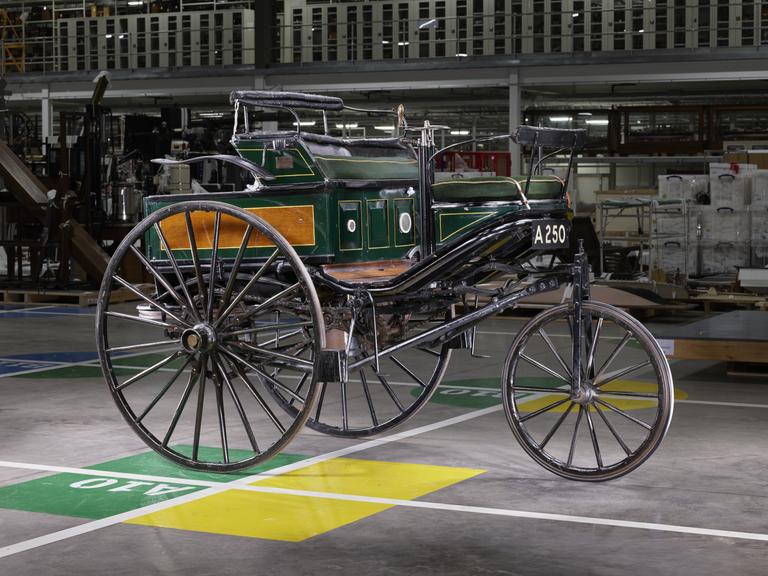Three-wheeled motor car | Science Museum Group Collection