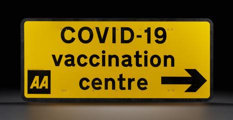Road sign directing people to their COVID-19 vaccination | Science ...