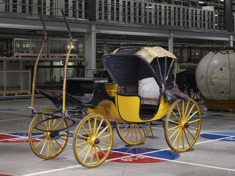 'Sociable' horse drawn carriage | Science Museum Group Collection