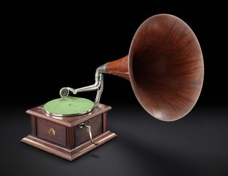 Intermediate Monarch Gramophone | Science Museum Group Collection