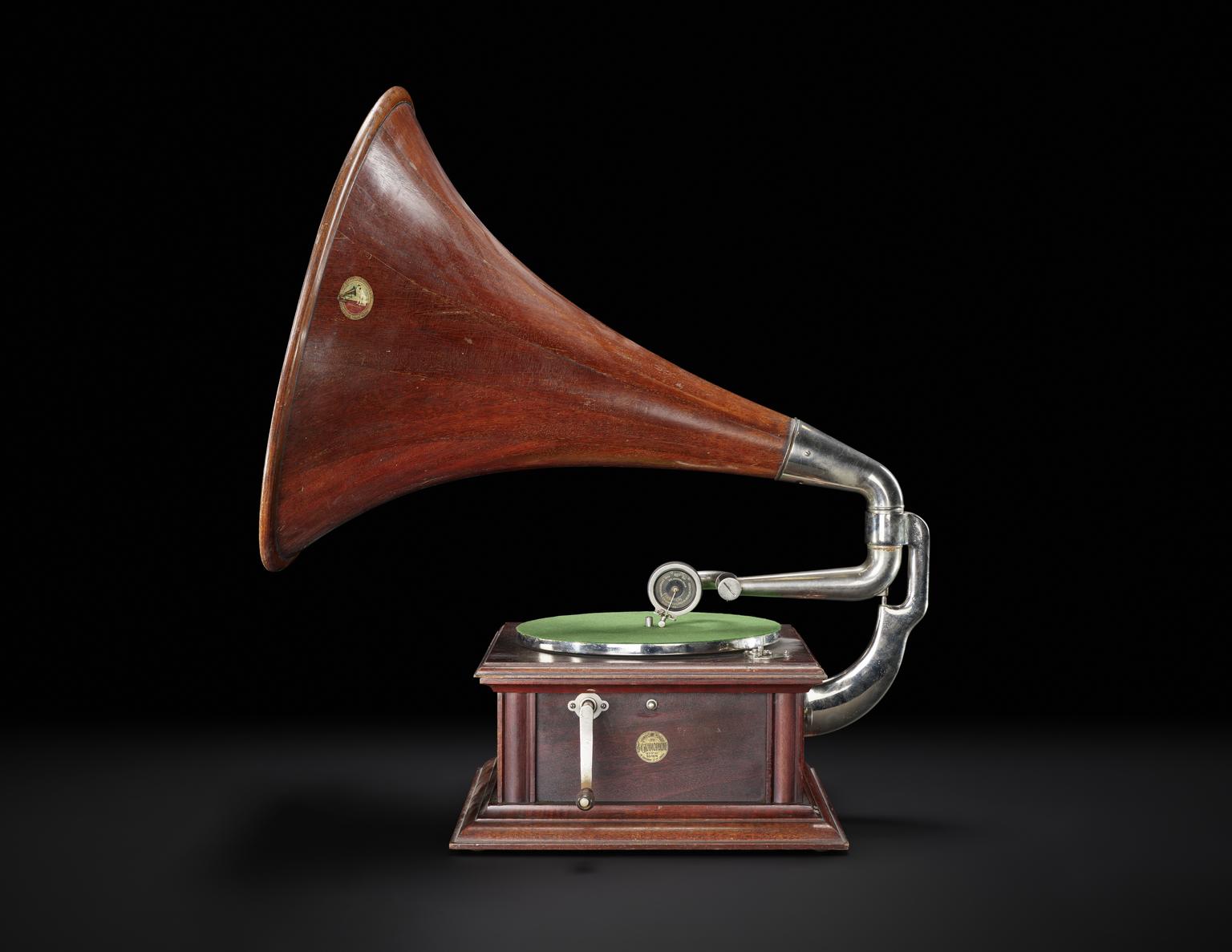 Intermediate Monarch Gramophone | Science Museum Group Collection
