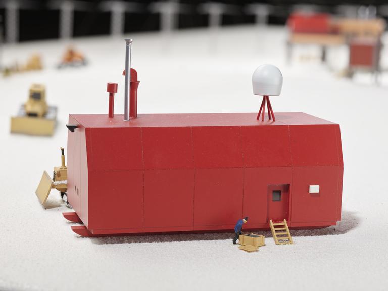 Model of Halley V Antarctic research station, 1999 | Science Museum ...