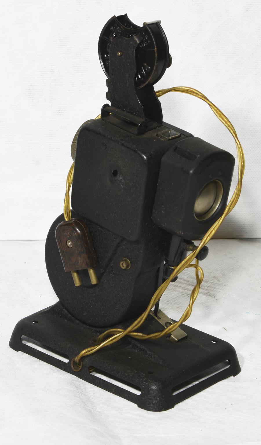 Pathescope Kid 9.5mm projector | Science Museum Group Collection