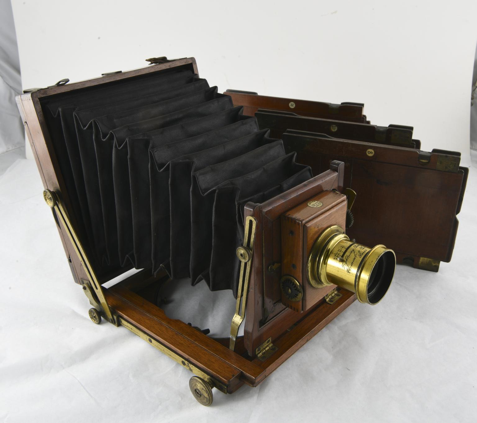 Folding Bellows Field Camera | Science Museum Group Collection