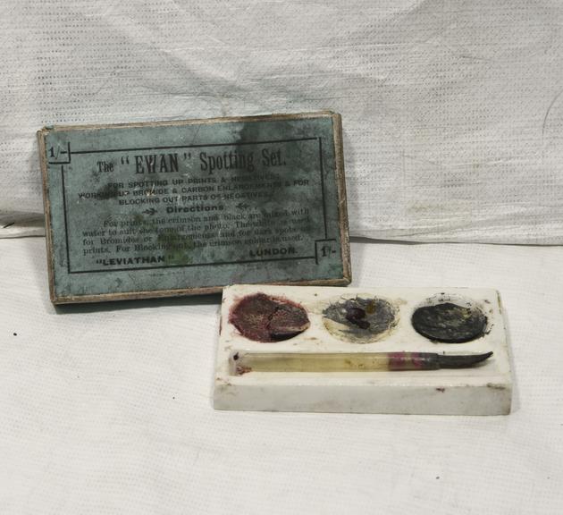 The 'Ewan' Spotting Set | Science Museum Group Collection