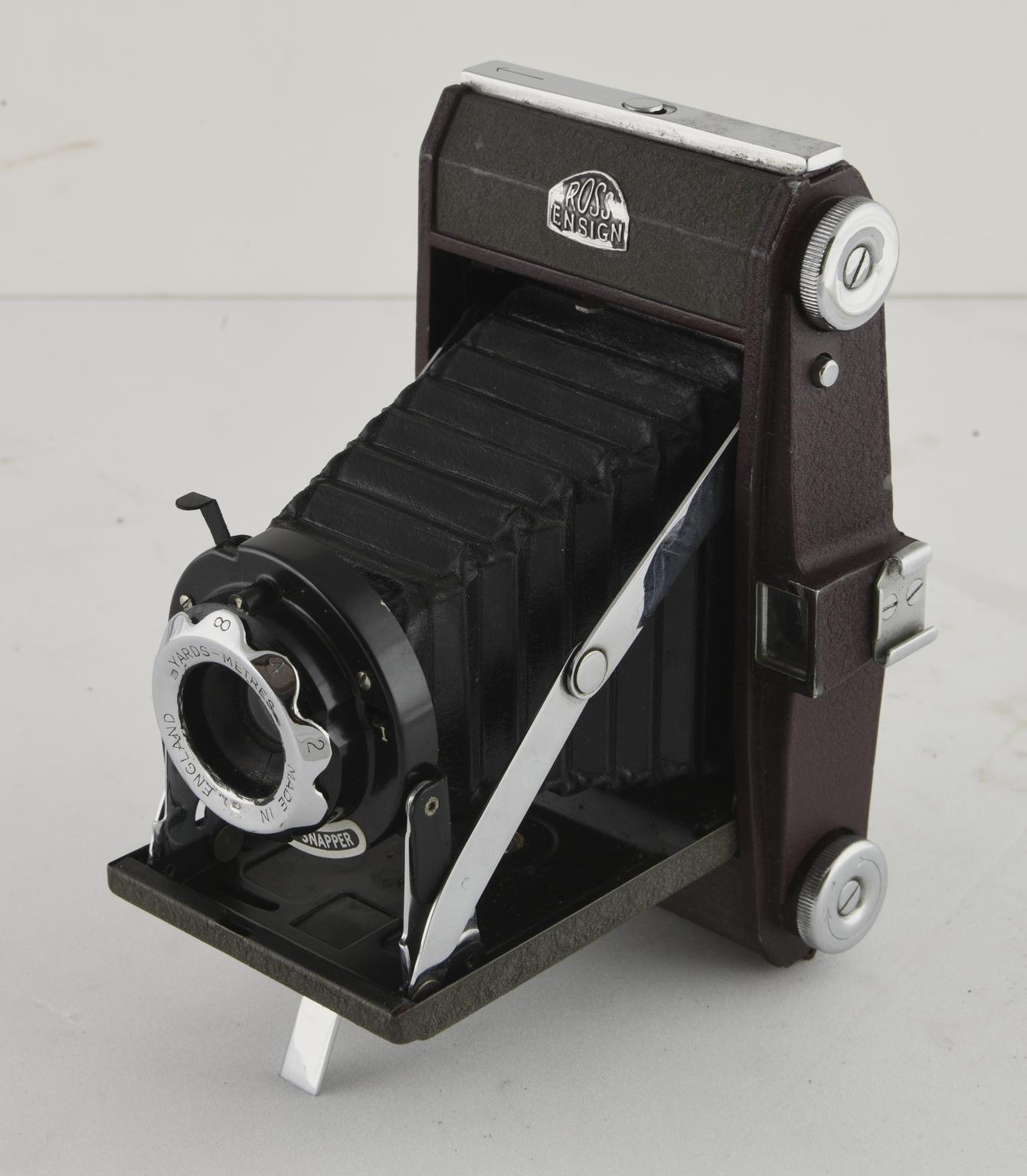 Ross Ensign Selfix Snapper Folding Camera, c 1955 | Science Museum ...