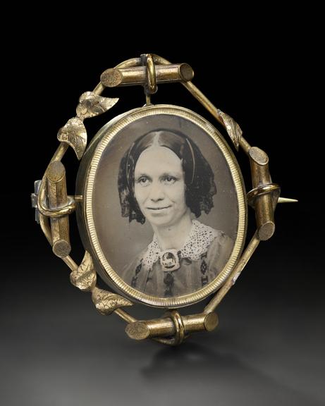 Brooch with two collodion positive portraits | Science Museum Group ...