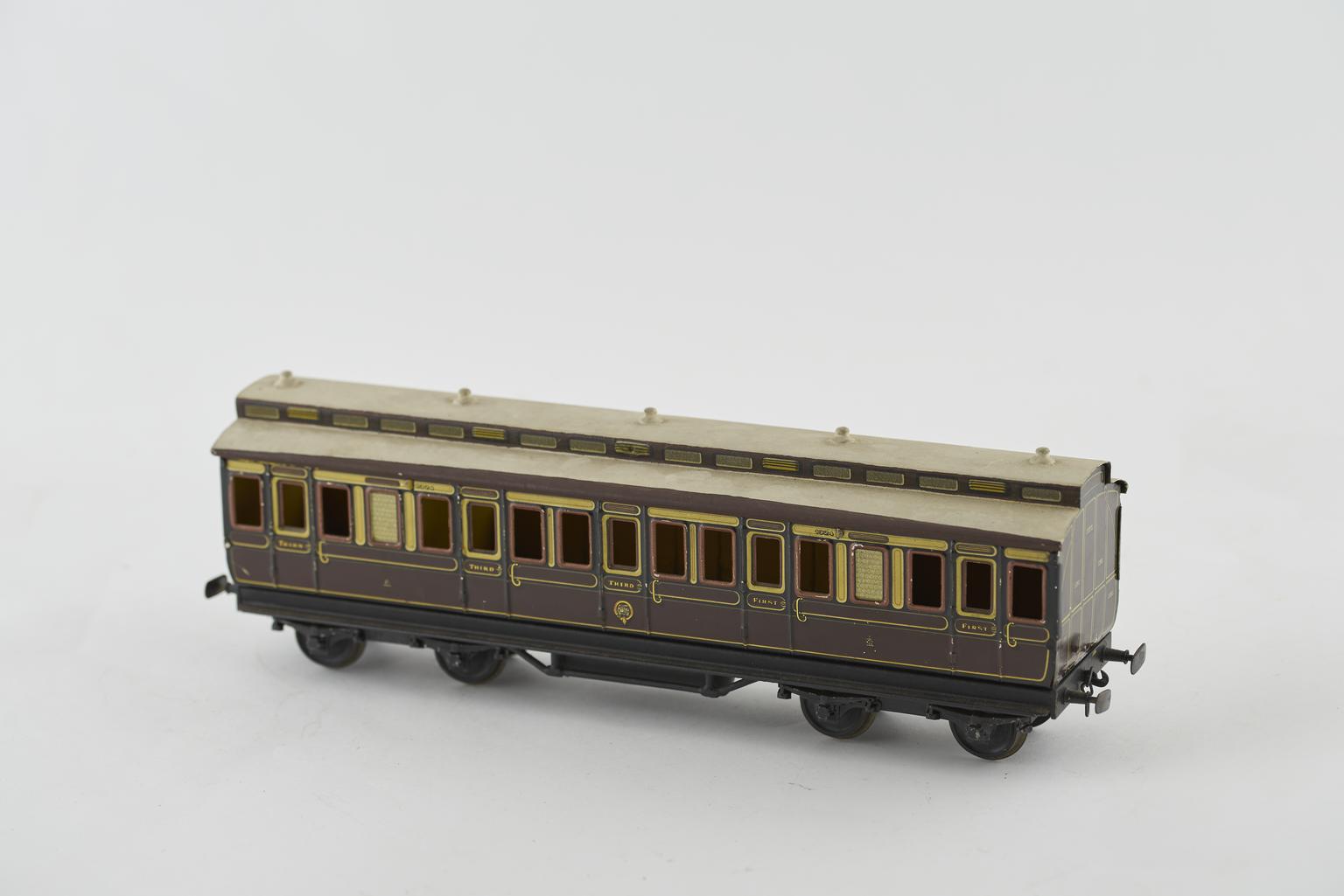 GWR Model railway carriage 1324 | Science Museum Group Collection