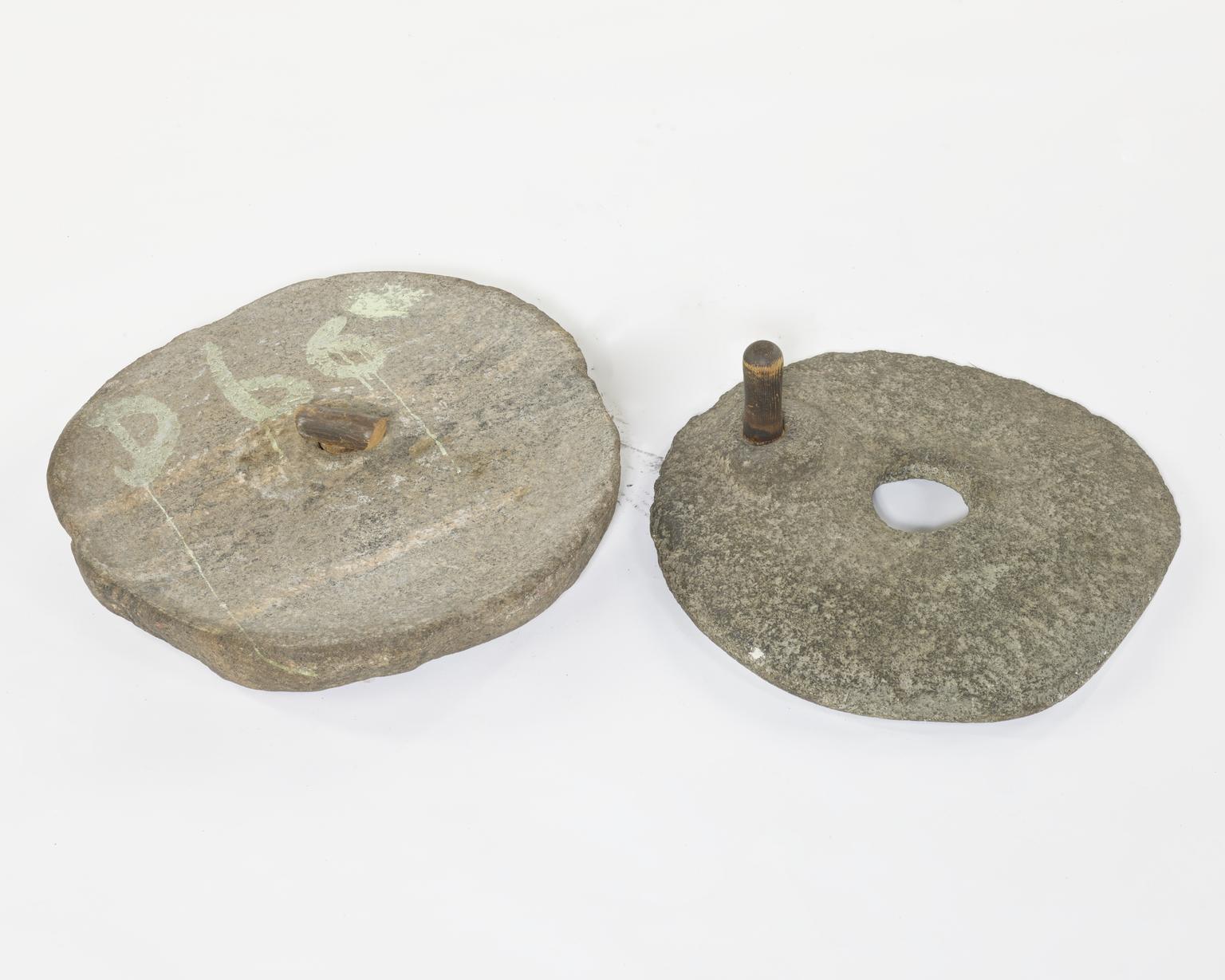 Hand operated 'quern' or corn mill | Science Museum Group Collection