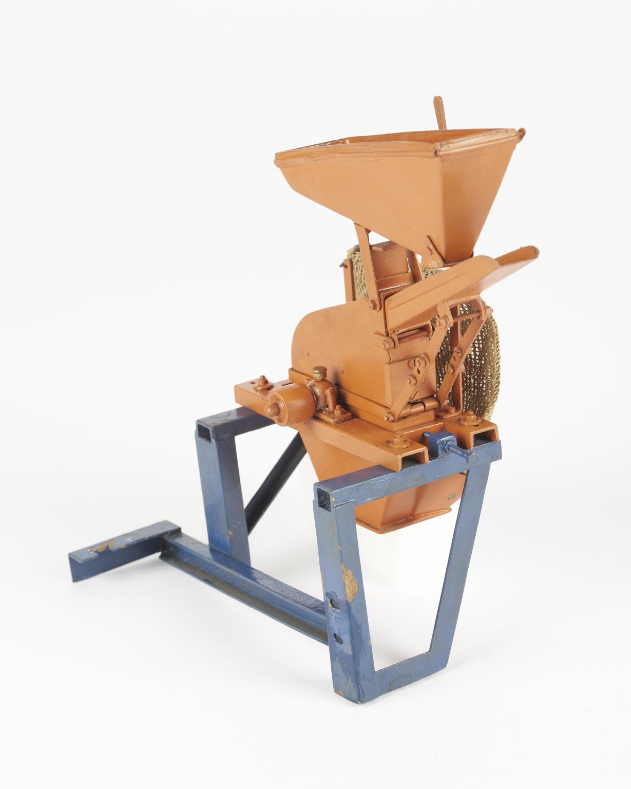 Model "Scot-Mec Major" Mobile Hammer Mill, scale 1:12 | Science Museum ...
