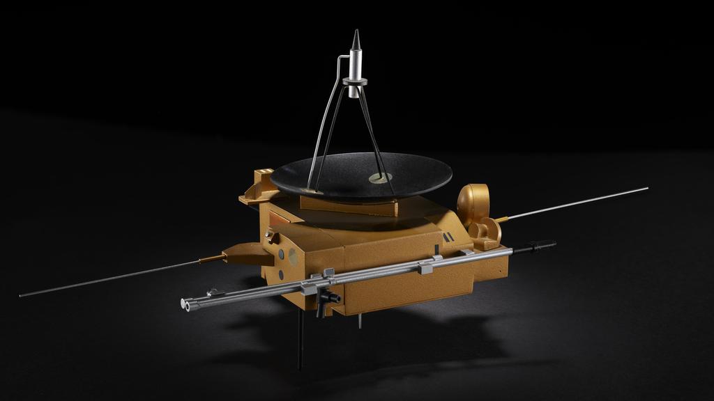 Model 1:20 Ulysses Probe, 1990. | Science Museum Group Collection