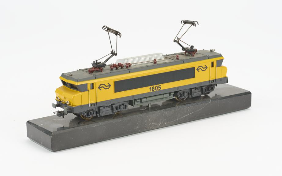 Model electric locomotive, OO gauge, 2-rail electric Dutch State ...