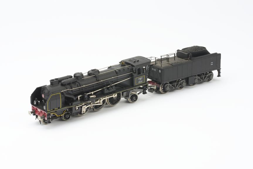 Model steam locomotive, 00 gauge 2-rail electric, SNCF 4-6-2 | Science ...