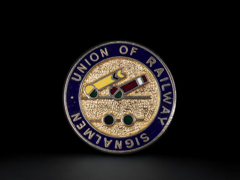 Union of Railway Signalmen badge | Science Museum Group Collection
