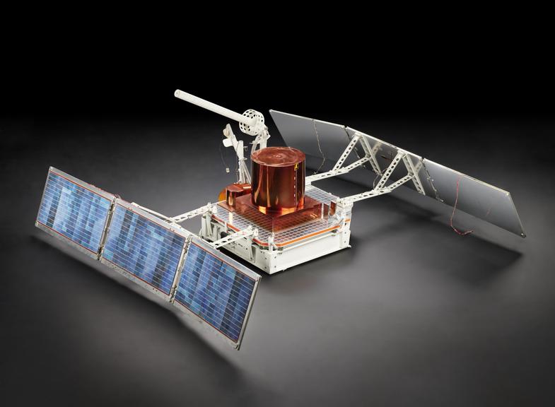 Apollo 11 Passive Seismic Experiment Package, full size model | Science ...