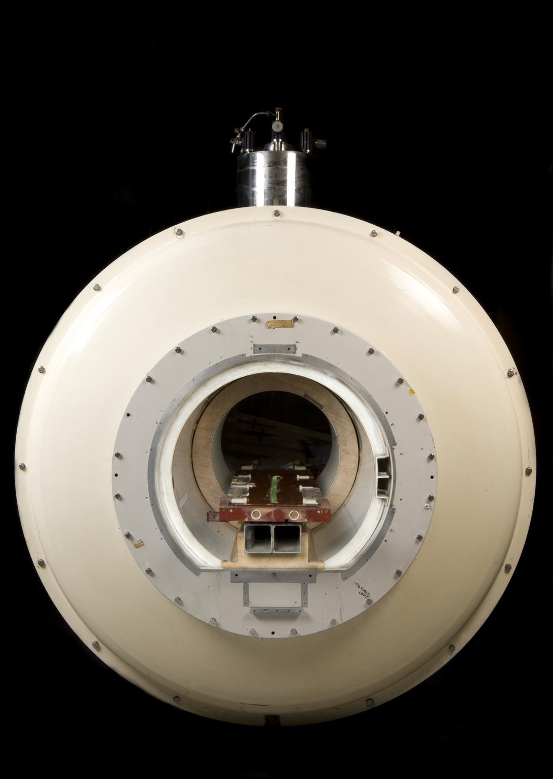 Magnetic Resonance Imaging (MRI) machine | Science Museum Group Collection