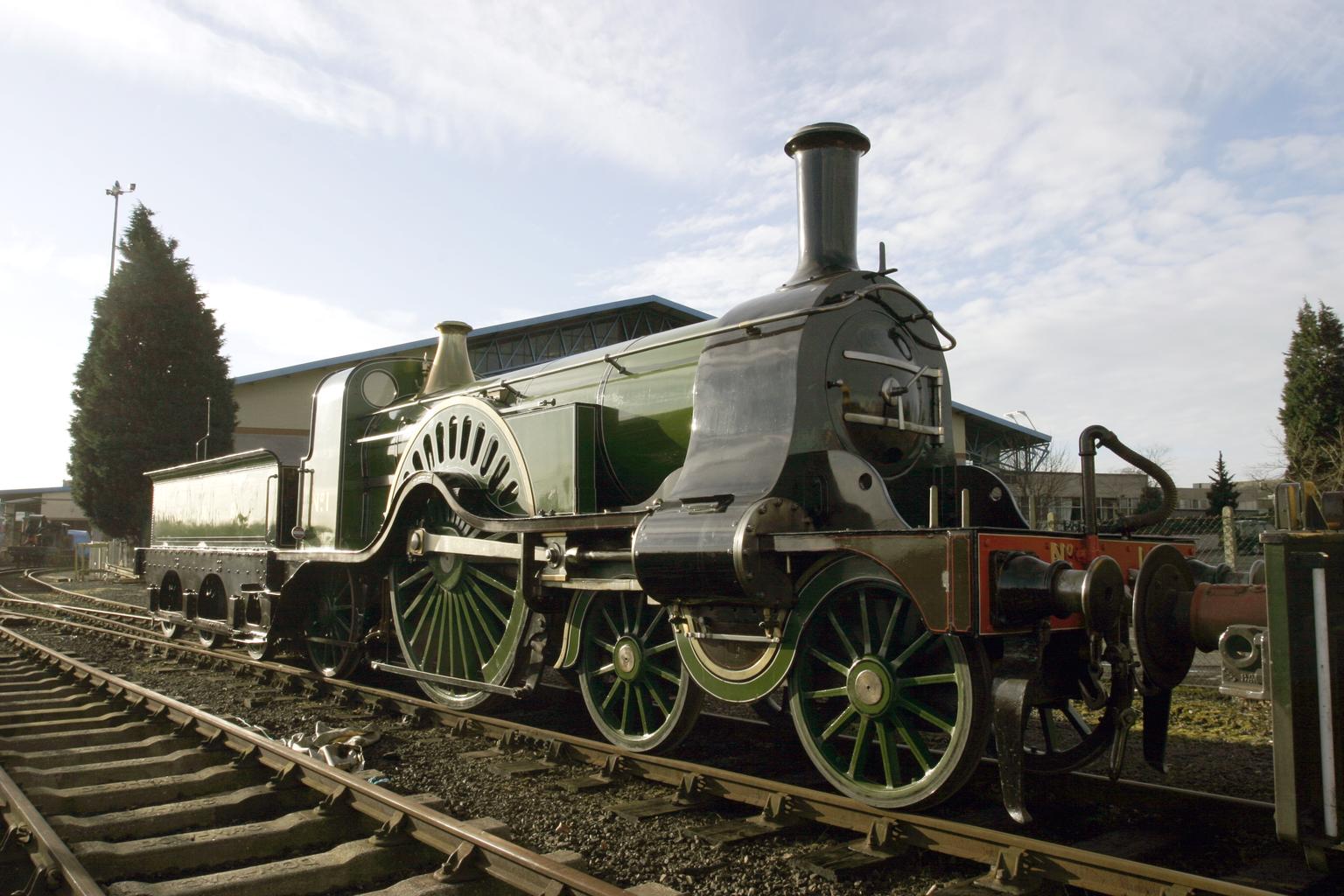 Great Northern Railway 4-2-2 locomotive Stirling Single | Science ...
