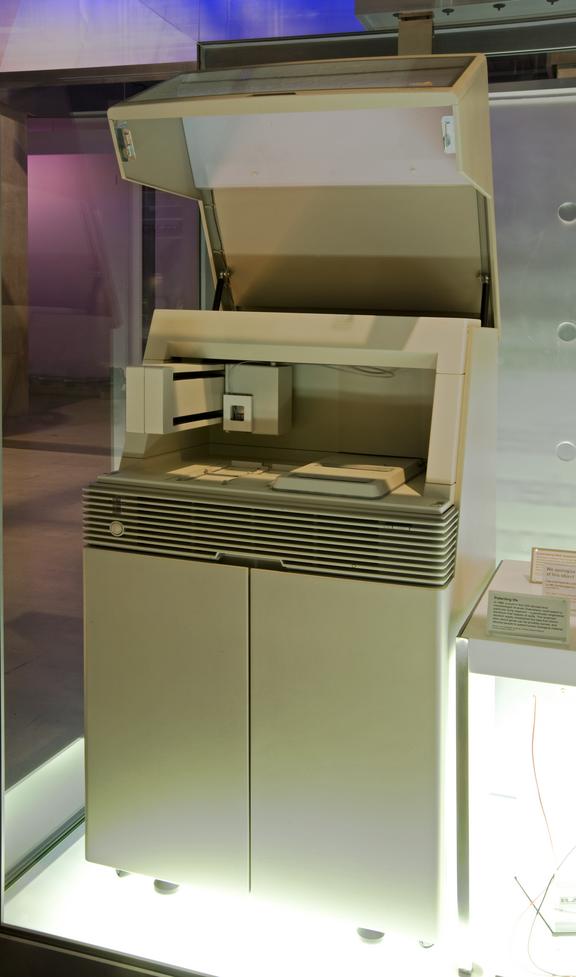 Automatic DNA analyser | Science Museum Group Collection